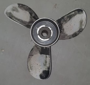 Buy Volvo B7 #853627 3-Blade Right-Hand Propeller (Used), - Harbor Shoppers